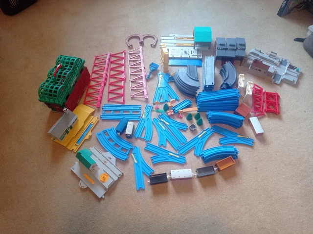 THOMAS THE TANK Engine Trackmaster Train Track Set road, station bridge ...