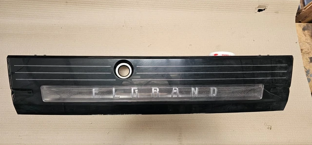 NISSAN ELGRAND TAILGATE TRIM / CENTER PANEL / GARNISH - E50 (1997 to ...