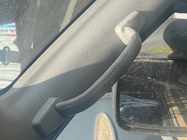 WINDSCREEN POST GRAB Handle Mitsubishi Pajero Shogun Sport K94W Mk1 2 ...