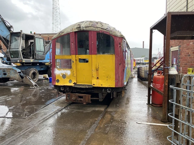 LONDON UNDERGROUND 1938 stock (ex Isle of Wight) Carriage Island Line £ ...