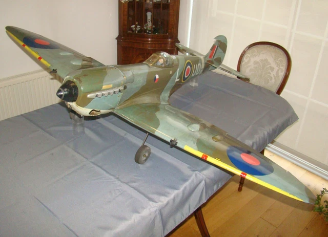 SUPERMARINE SPITFIRE RADIO Control Model Aeroplane (1435) £50.00 ...