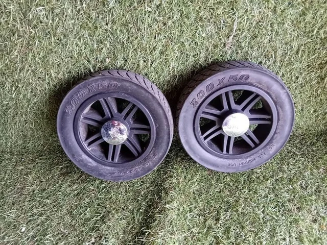 DRIVE SCOUT STYLE Pair Rear Drive Wheels With Centre Caps Mobility ...