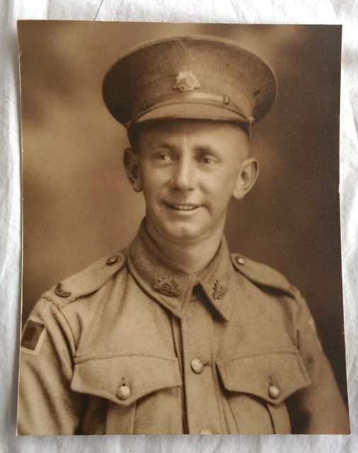 WW2 AUSTRALIAN PORTRAIT photo of a Digger with colour patches. EUR 9,17 ...