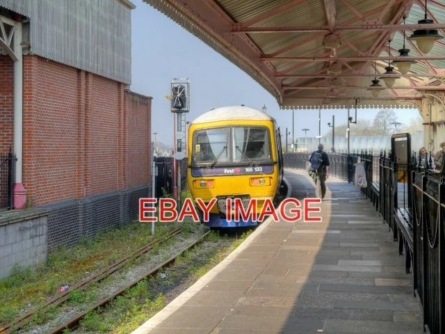 Photo First Great Westerns Class 165 Dmu 165133 Stands At Windsor