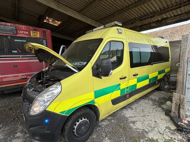 RENAULT MASTER AMBULANCE 2015 BLUE LIGHTS WORK RUNS DRIVES PROJECT £ ...