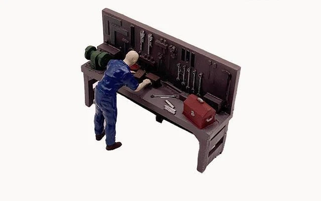 HO SCALE WORKBENCH with Tools and Hardware and Craftsman Figure 1/87 ...