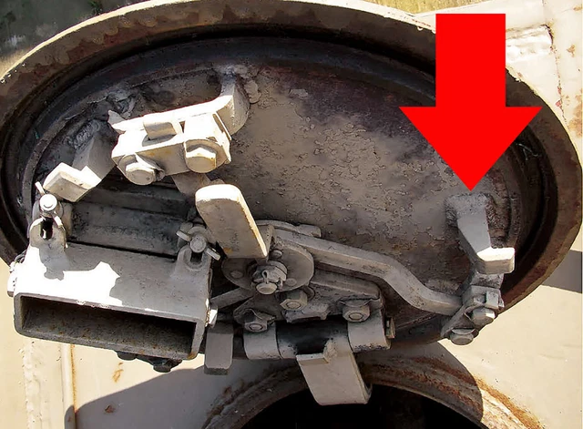 WW2 GERMAN TANK Tiger I / Panzer VI / Sd.Kfz.181 radio operator hatch ...