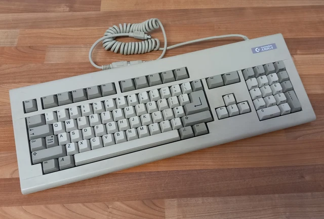 COMMODORE AMIGA A3000 Keyboard - Model KKQ-E94YC - Vintage Computer ...