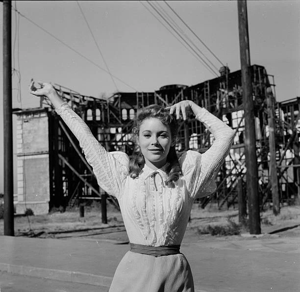 Actress Jill St John Poses On Set In Los Angeles Ca Photo D Actualité