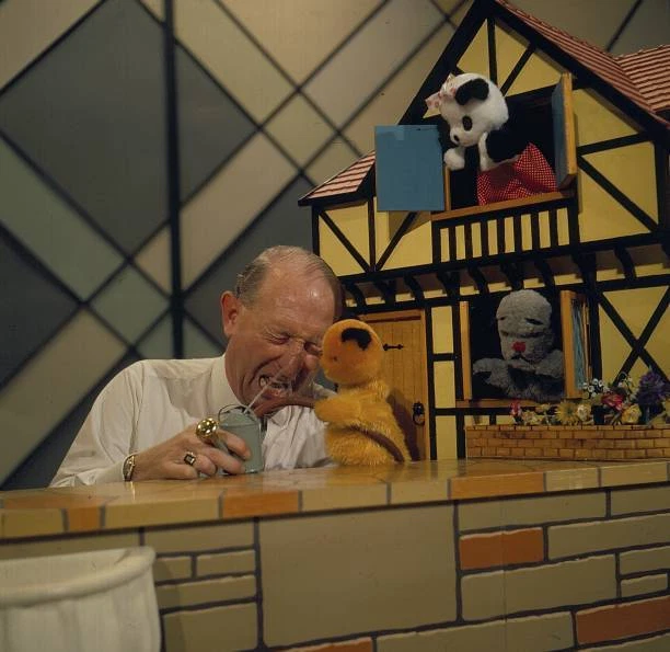 ENGLISH PUPPETEER HARRY Corbett performs with his puppets Sooty Sw- Old ...