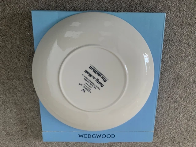 DAILY MAIL QUEEN Elizabeth II Golden Jubilee Wedgewood Plate. Royal ...