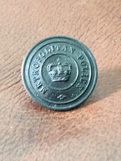LARGE BLACK METROPOLITAN Police Button with QC 1952-present £2.50 ...