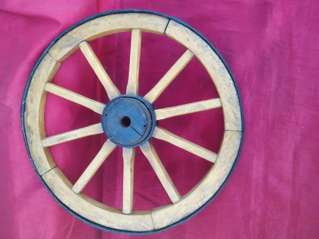 ALTES WAGENRAD HOLZRAD Rad massiv mit 10 Sprossen Ø 43cm Holz Metall ...