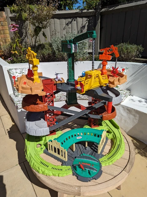 THOMAS & FRIENDS Trackmaster Trains and Cranes super tower- used great ...