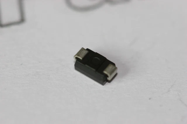 10 X DIODE Zener Vishay 12V 1W SMD SML4742-E3/61 EUR 6,29 - PicClick FR