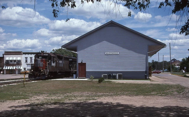 BN: ORIG SLIDE WSOR Wisconsin & Southern GP35 #6620 w/Train Mazomanie ...
