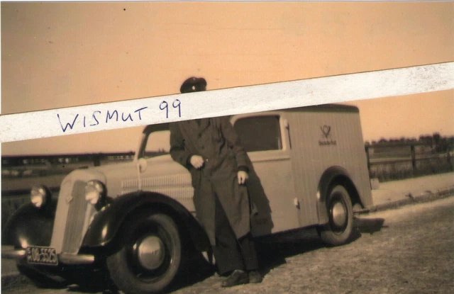 DEUTSCHE POST-FOTO OLDTIMER DDR VEB IFA PKW DKW F 8 Kombi mit Fahrer ...