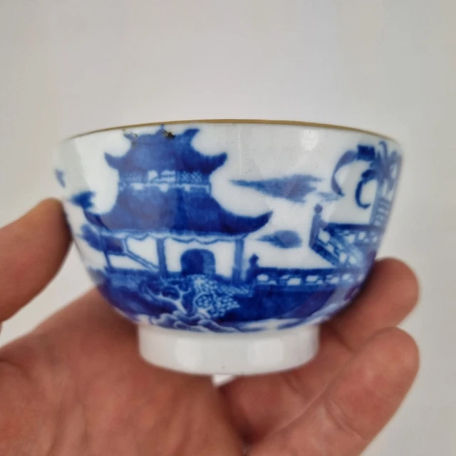 ANTIQUE 19TH CENTURY Chinese Blue And White Tea Bowl Decorated With ...