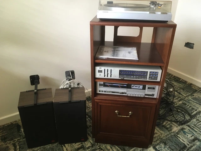 JVC STEREO/HI FI System, Record Turntable, Radio, Cassette Deck ...