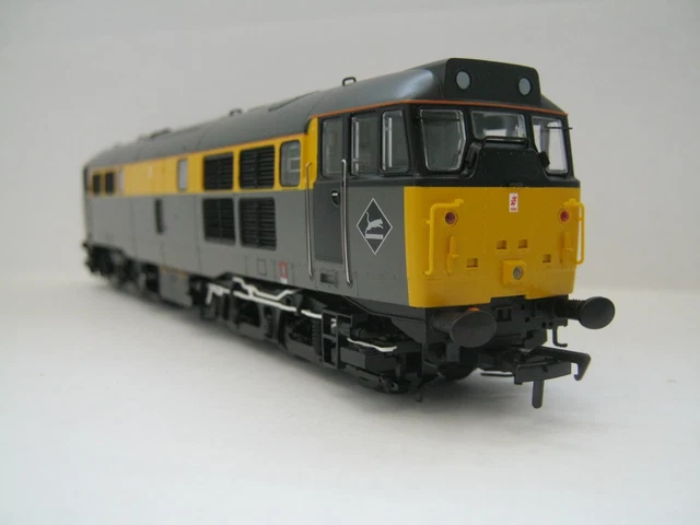 BACHMANN 35-822 CLASS 31 No. 31118 BR Dutch Livery DCC Ready New MIB £ ...