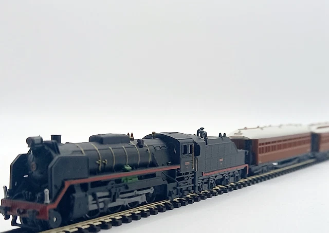 Z GAUGE SCALE Steam Locomotive Passenger Coaches Express Railway Train ...