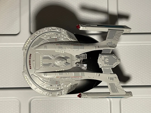 STAR TREK AKIRA Class Starship Resin model 1/1400 scale £50.00 ...