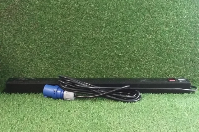10 WAY TO 16A Commando Power Distribution Unit Vertical UK Socket £34. ...