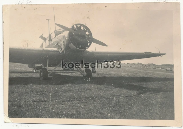 FOTO JUNKERS JU W 34 Flugzeug der Luftwaffe auf einem Flughafen ... EUR ...