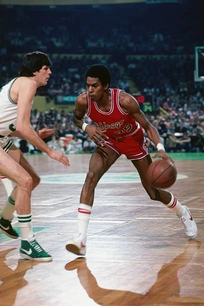 KEVIN MCHALE BOSTON Celtics defends against Larry Kenon Chicago Bu- Old ...