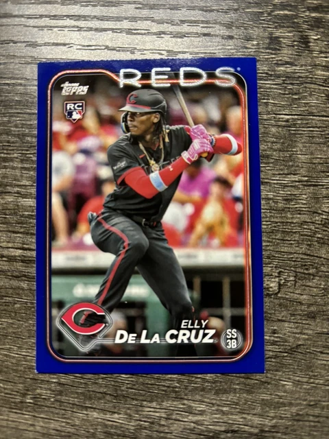 ELLY DE LA Cruz 2024 Topps Series 1 #141 carta rookie parallela blu reale rossa EUR 31,46 ...