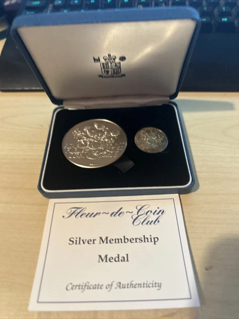 ROYAL MINT FLEUR DE COIN CLUB 50mm SILVER MEMBERSHIP MEDAL BADGE SET ...
