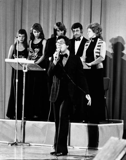 ITALIAN SINGER PEPPINO di Capri taking part in Festival of Neapoli ...