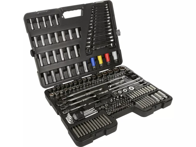 HALFORDS ADVANCED SOCKET and Ratchet Spanner Set 200 pc | Lifetime ...