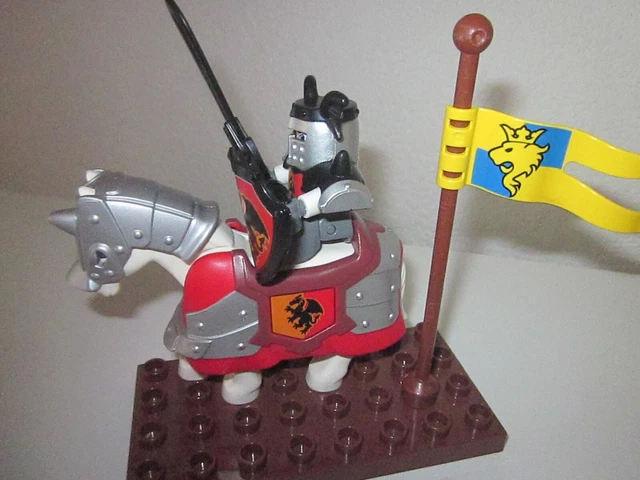 LEGO DUPLO RITTER mit Pferd Schwert Schild und Fahne BR10 EUR 19,00 ...