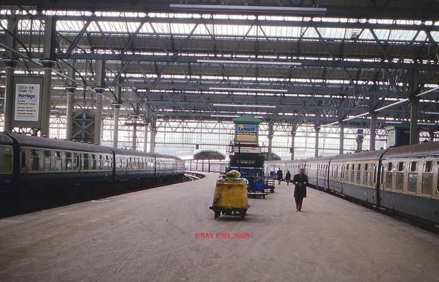 ORIGINAL 35MM SLIDE: London Waterloo station Platforms 9 & 10 in 1975 £ ...