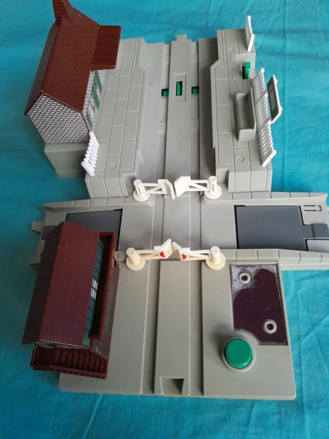 ELSBRIDGE STATION TRACKMASTER Thomas the Tank Engine Britt Allcroft ...