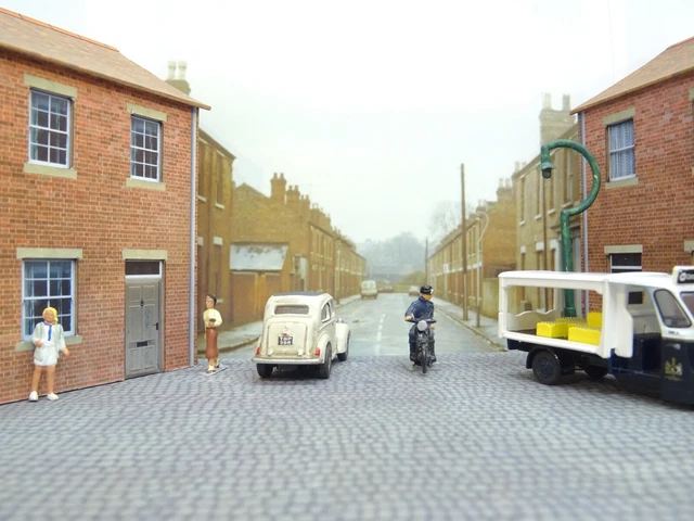 MODEL TOWN BACKSCENES Oo Gauge Perspective Street No 2 (Mt0026) New ...