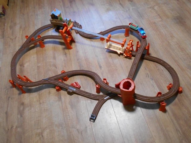 TRACKMASTER THOMAS THE tank engine train set battery thomas & zipline £ ...