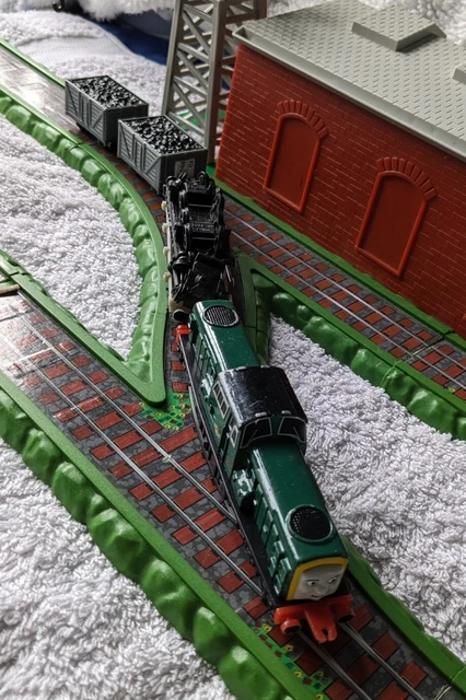 ERTL THOMAS THE Tank Engine & Friends Derek The Diesel & Scrap + Trucks ...