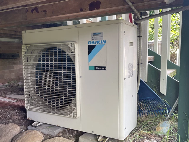 DAIKIN 1.5T REVERSE cycle split Air Conditioners. About 10 yrs old $215 ...