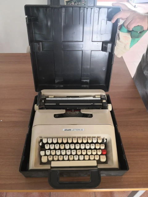 MACCHINA DA SCRIVERE Olivetti Lettera 35 con valigetta in plastica EUR ...