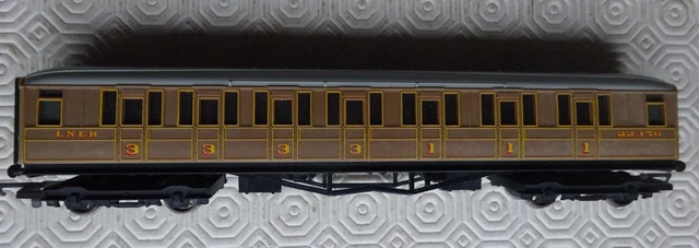 HORNBY LNER TEAK 1st class corridor coach OO Gauge (22356) £3.30 ...