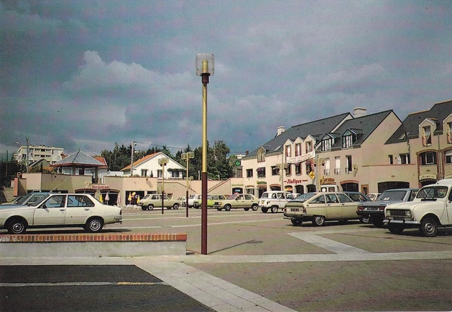 CARTE POSTALE ANCIENNE postcard SAINT-HERBLAIN centre commercial ...