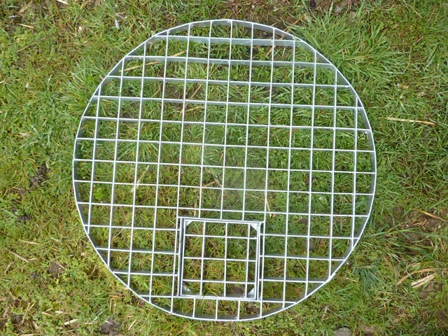 REINFORCED GALVANISED STEEL grid for water features, wells, drain ...