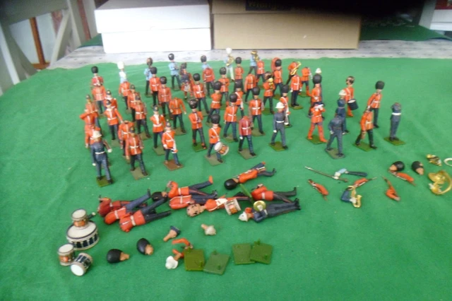 PLASTIC TOY SOLDIERS 1/32 Britains eyes right guards and bands spares ...