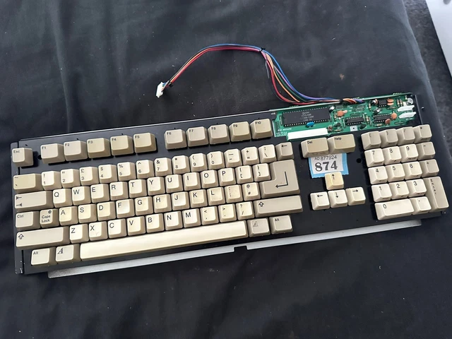 AMIGA A500/PLUS KEYBOARD Slightest Yellowing Tested Working Ok See ...
