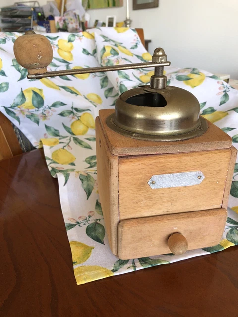 VINTAGE KAFFEEMÜHLE HANDMÜHLE Pulvermühle Kaffeepulvermühle Kurbelmühle aus Holz EUR 17,50 ...
