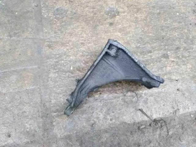 VW PASSAT B7 ALLTRACK 365 Left Side Engine Bracket 1.90 Diesel 1995 ...