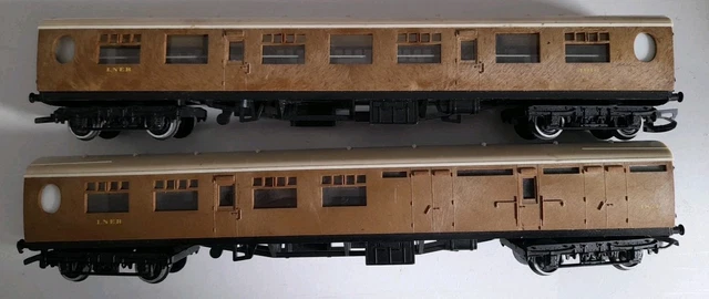 TRIANG/HORNBY MODEL RAILWAY LNER Teak Passenger Coaches 1010 & 1870 ...