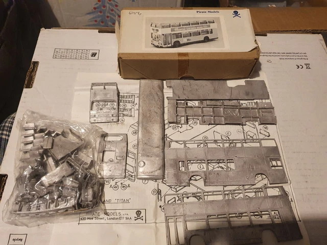 PIRATE MODELS LEYLAND Titan Park Royal 1:76 Scale Model Bus Kit £39.99 ...